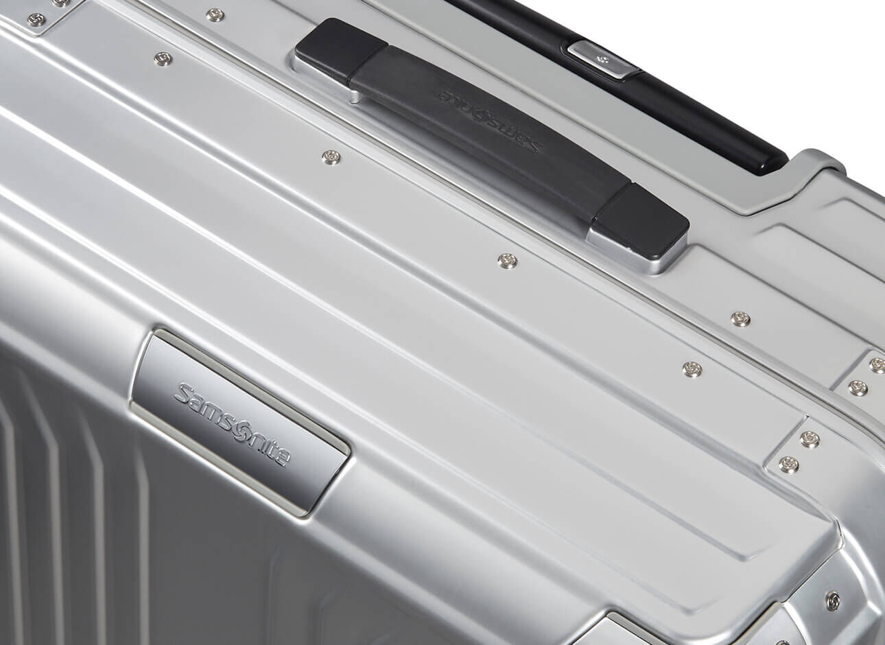 Lite-Box Alu Trunk 80cm Silver | Samsonite Ireland